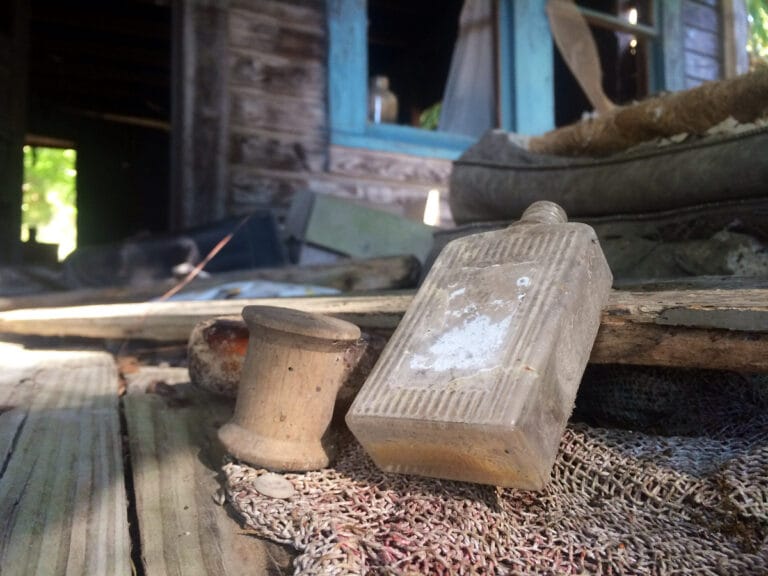 How to Identify & Value Antique Perfume Bottles (Expert's Guide)