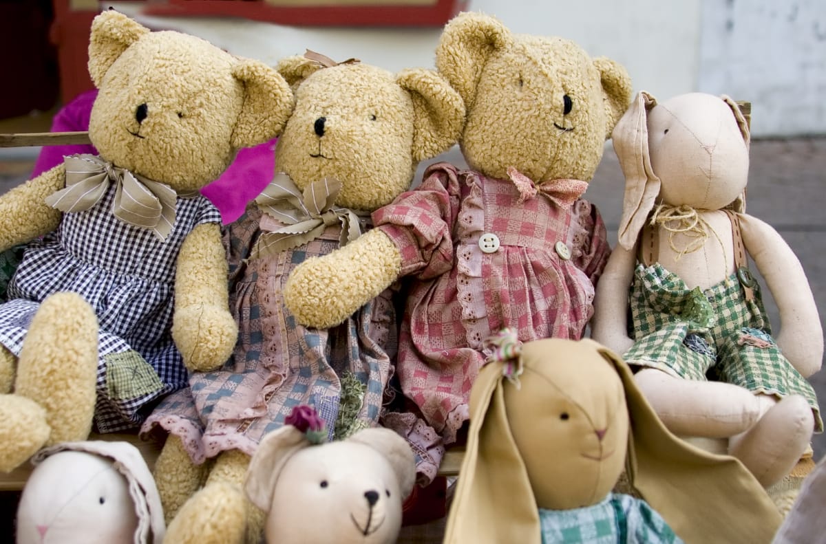 Antique Teddy Bear Identification & Valuation (Rare Finds)