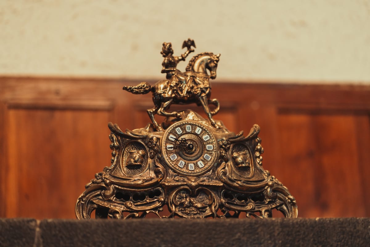 Antique Mantel Clocks Identification & Value: Expert Guide