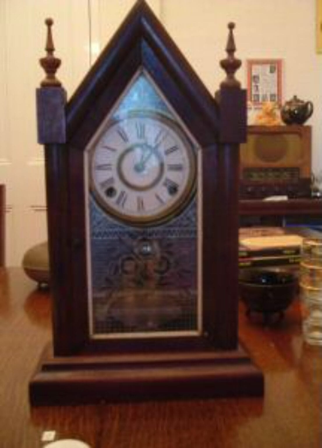 Antique Mantel Clocks Identification & Value: Expert Guide