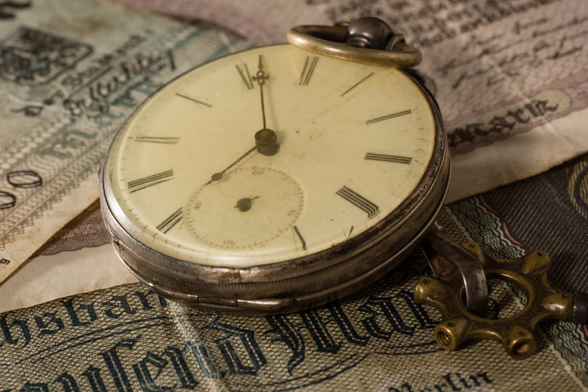 How to Identify & Value Old Antique Pocket Watches (Guide)