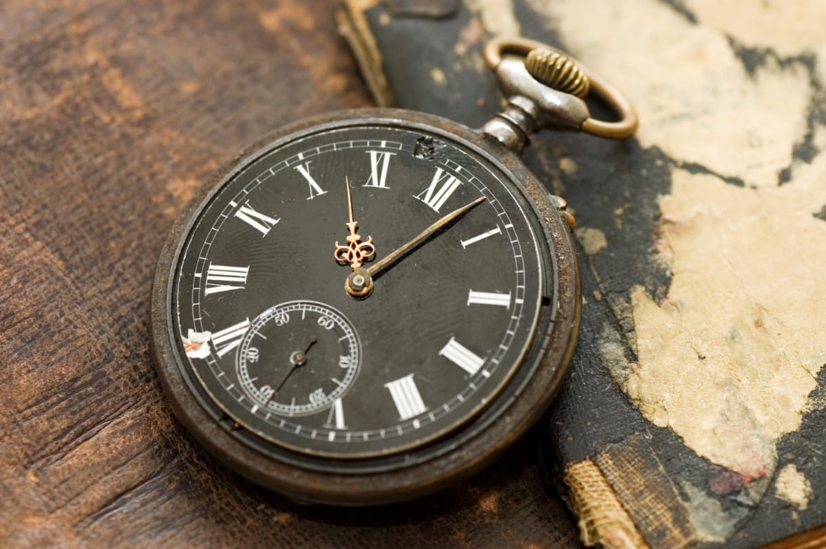 How to Identify & Value Old Antique Pocket Watches (Guide)