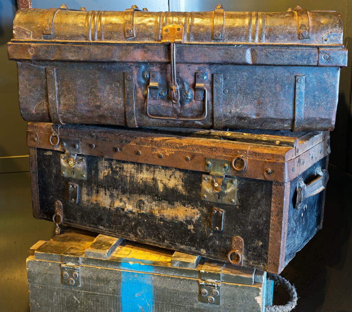 Antique Trunks Identification And Value (Expert Guide)