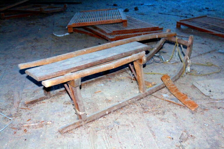 Old Antique Sled: Identification & Value (Expert Guide)