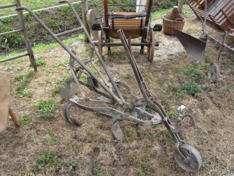 Old Antique Plows: Identification and Valuation Guide