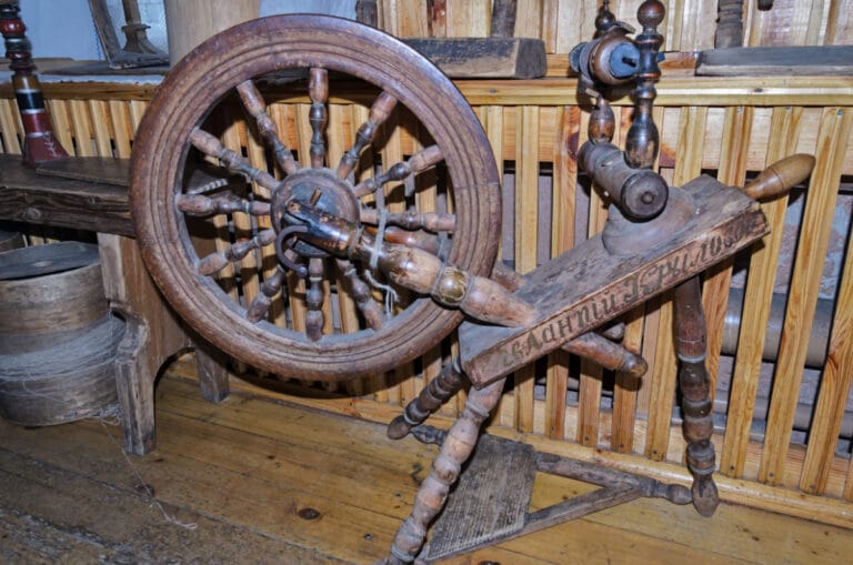Antique Spinning Wheel: Full Identification & Value Guide