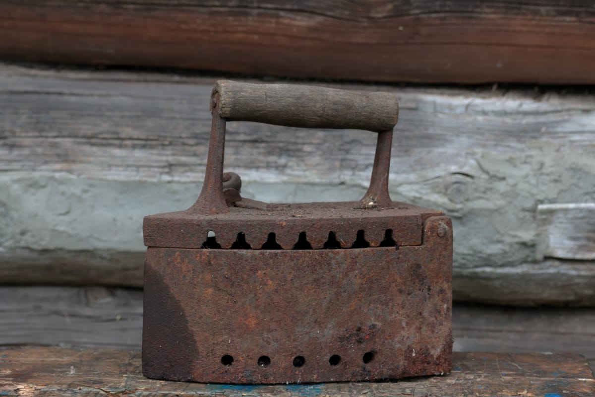 How to Identify & Value Antique Sad Irons (With Rare Types)