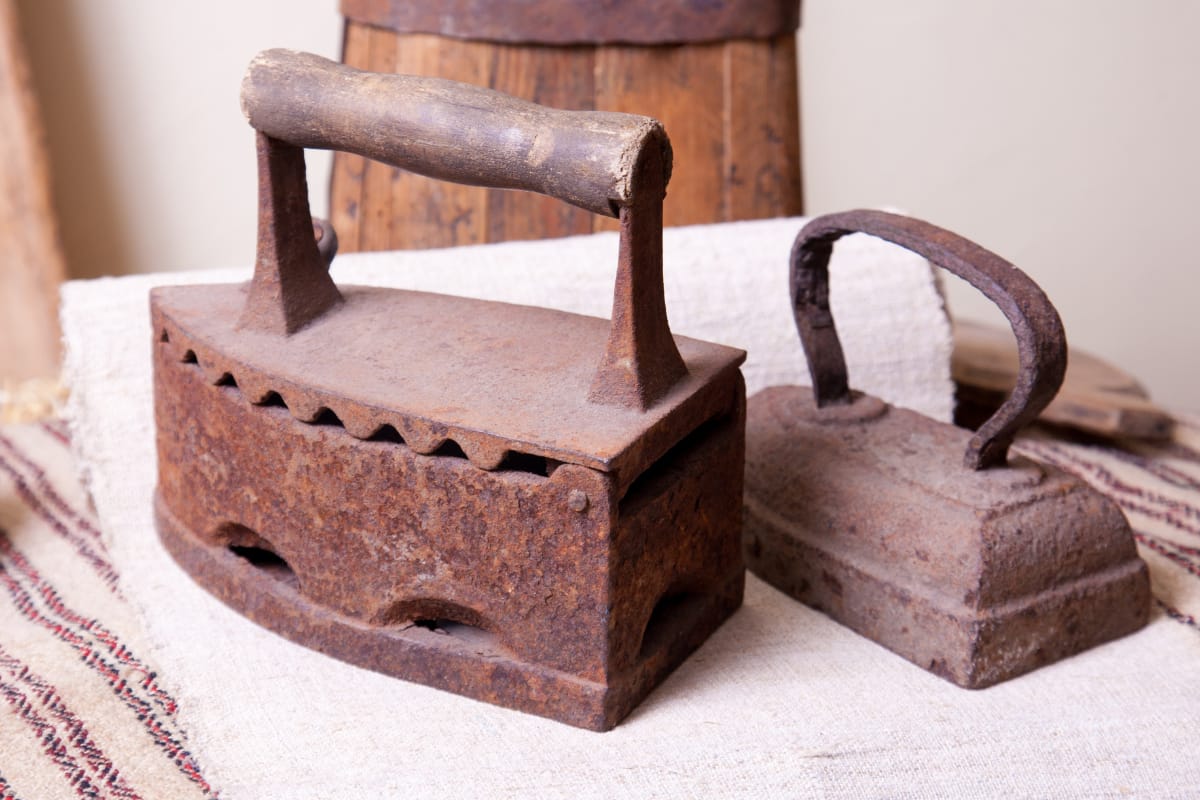 How to Identify & Value Antique Sad Irons (With Rare Types)
