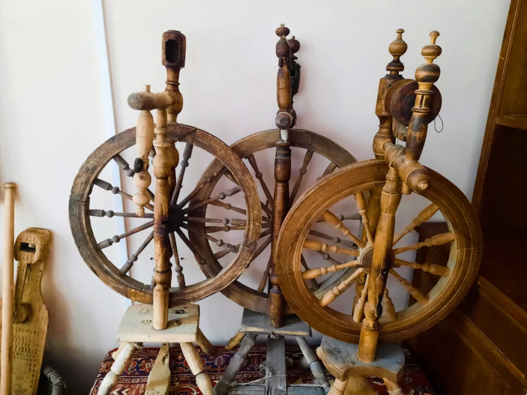 Antique Spinning Wheel: Full Identification & Value Guide