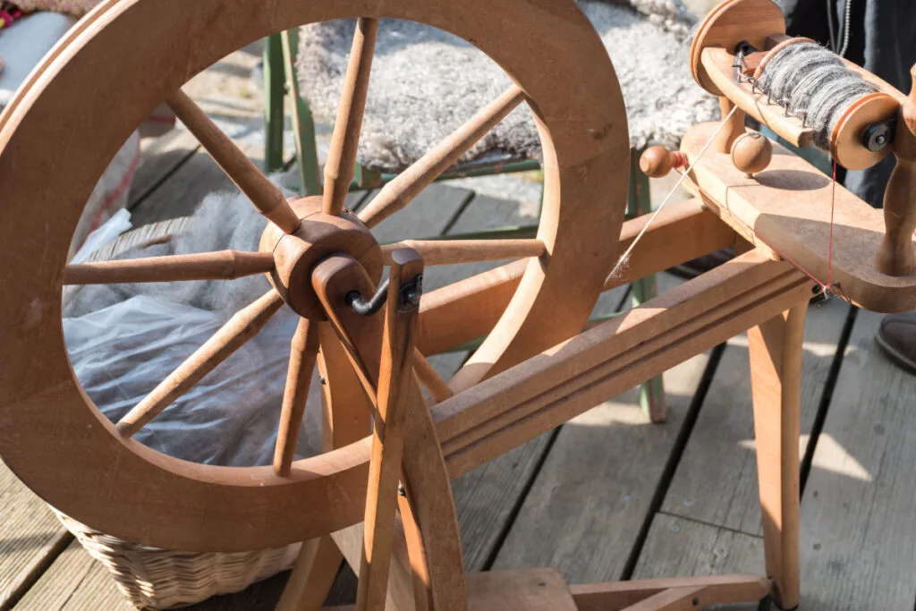 Antique Spinning Wheel: Full Identification & Value Guide