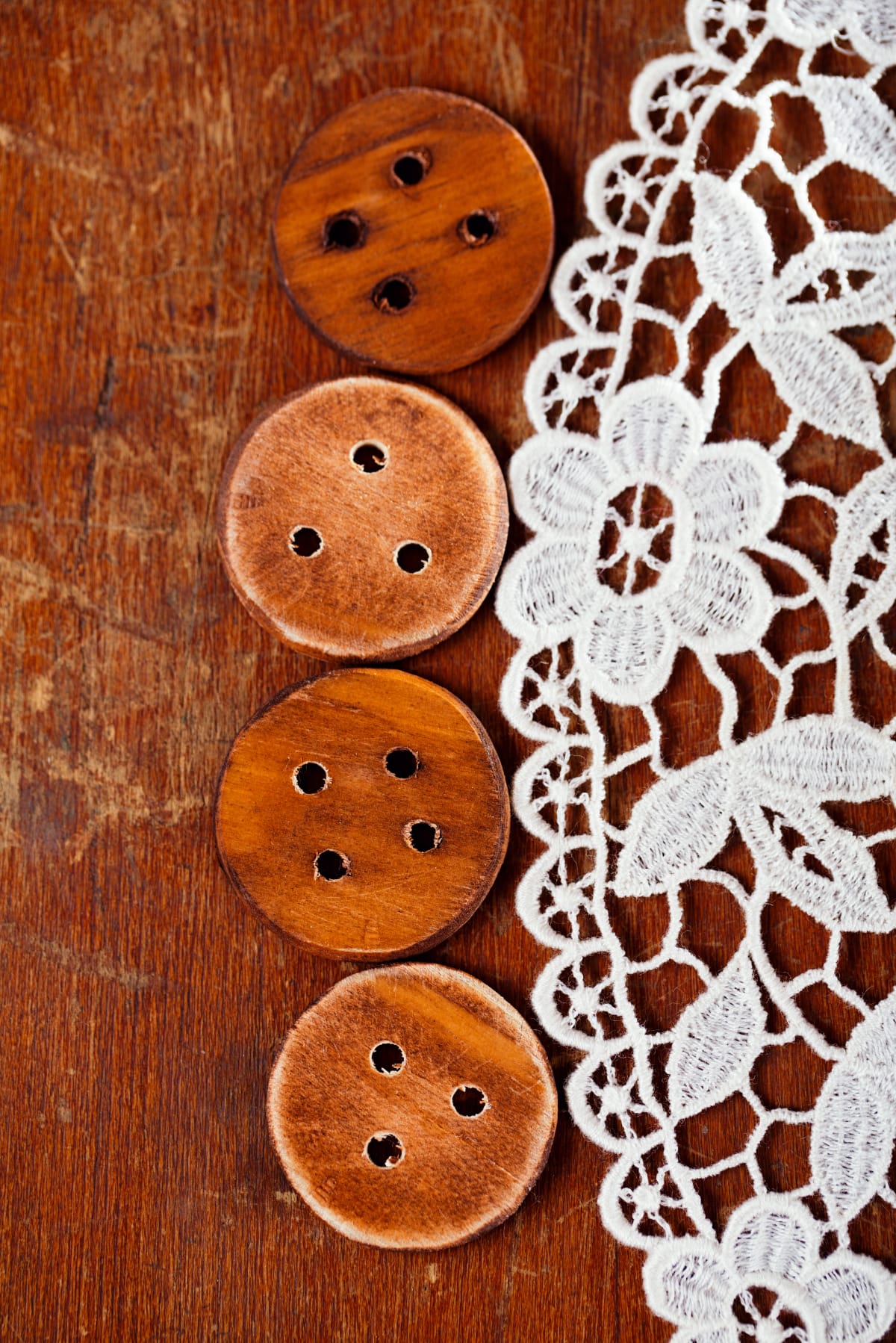 Antique Buttons Identification & Price Guide (With Rare Types)