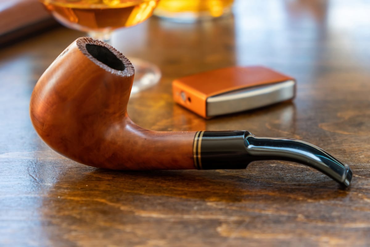 Antique Tobacco Pipes Identification & Value (Expert Guide)