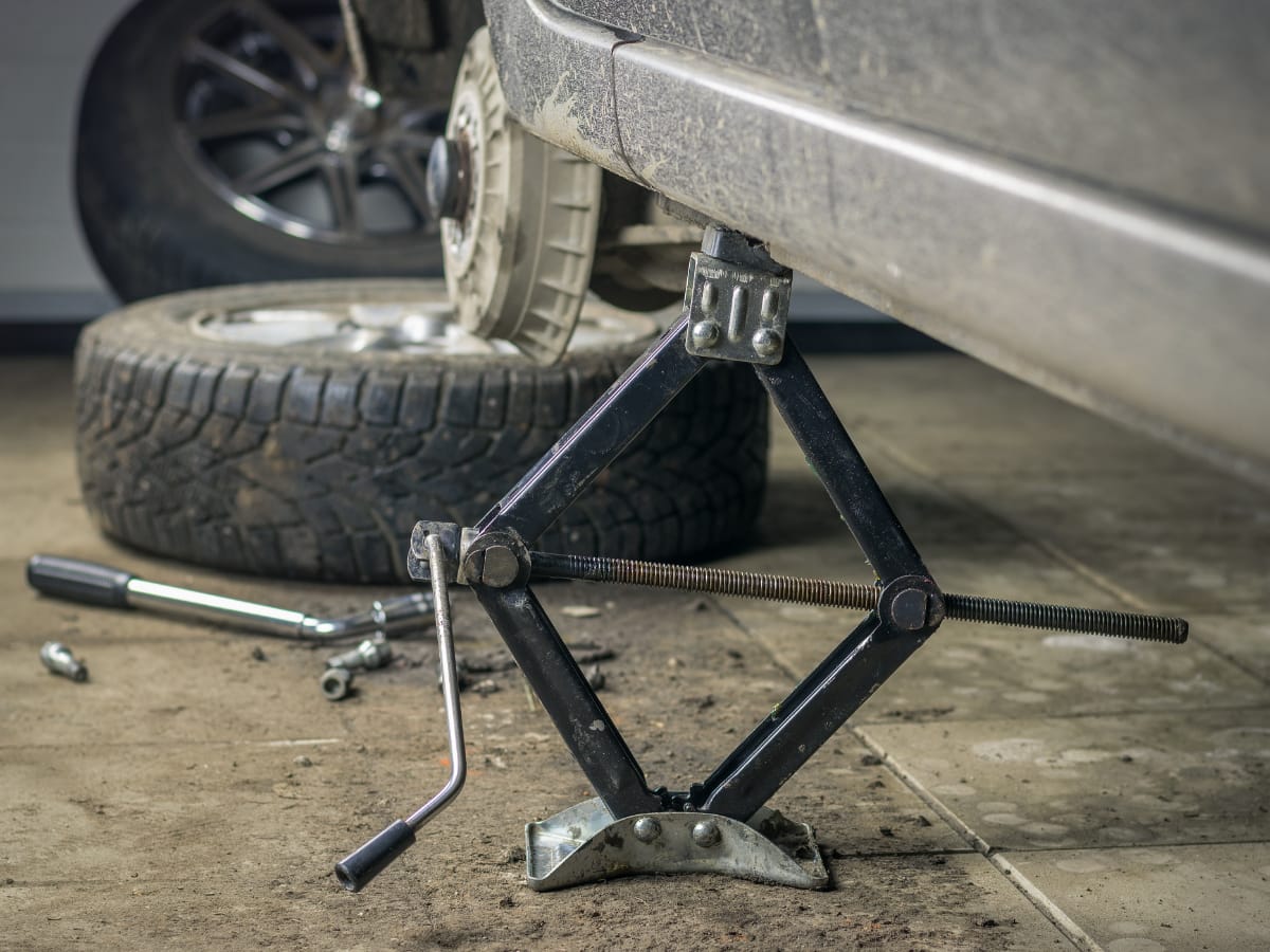 Antique Car Jack Value & Identification (Guide with Types)