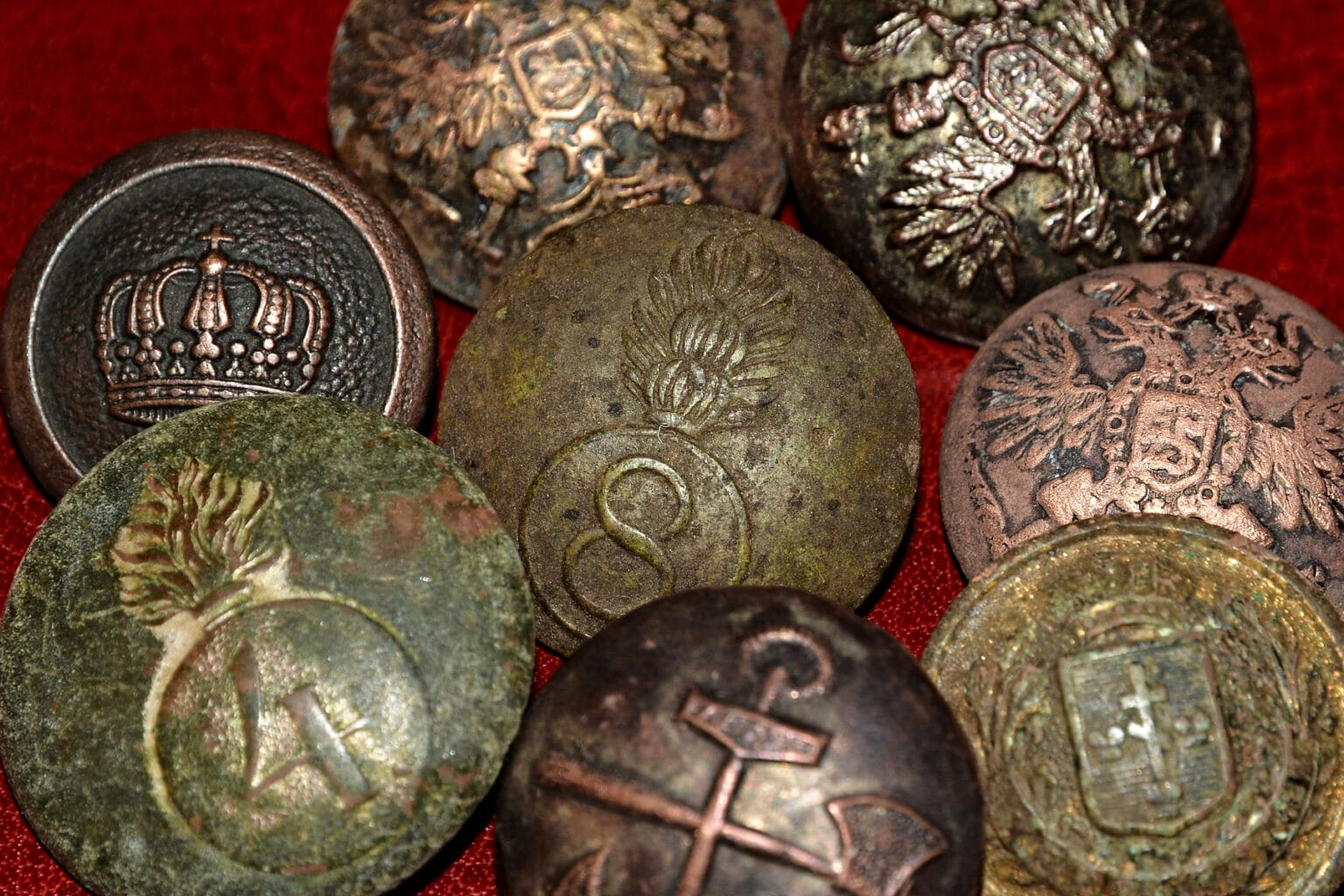 Antique Buttons Identification & Price Guide (With Rare Types)