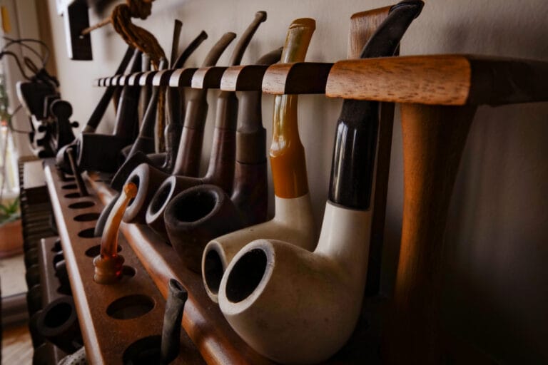 Antique Tobacco Pipes Identification & Value (Expert Guide)