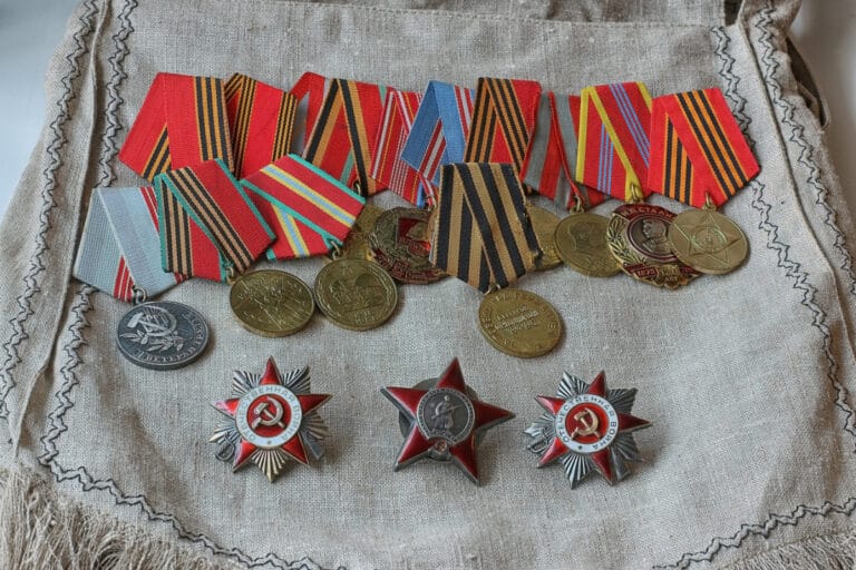 Vintage Military Pins: Identification & Value (Expert Guide)