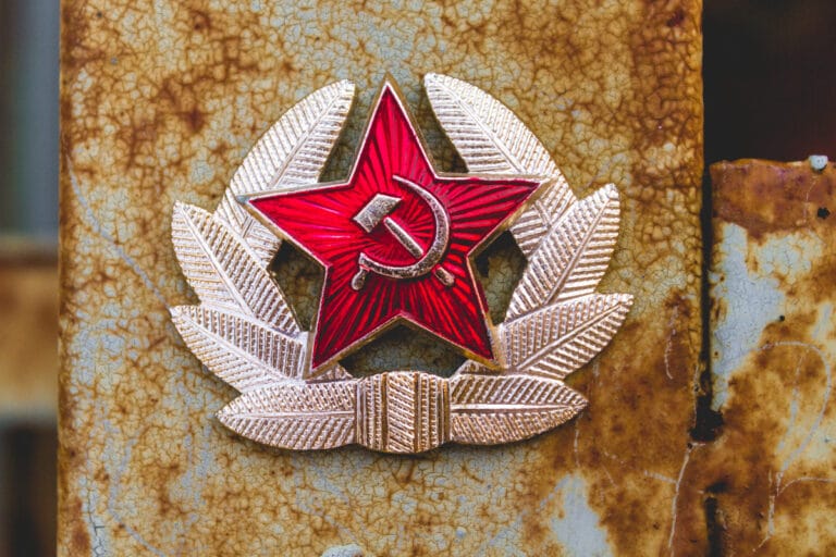 Vintage Military Pins: Identification & Value (Expert Guide)