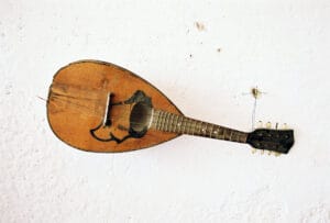 How to Identify & Value Vintage Mandolins (Complete Guide)