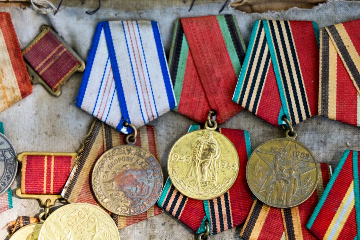 Vintage Military Pins: Identification & Value (Expert Guide)