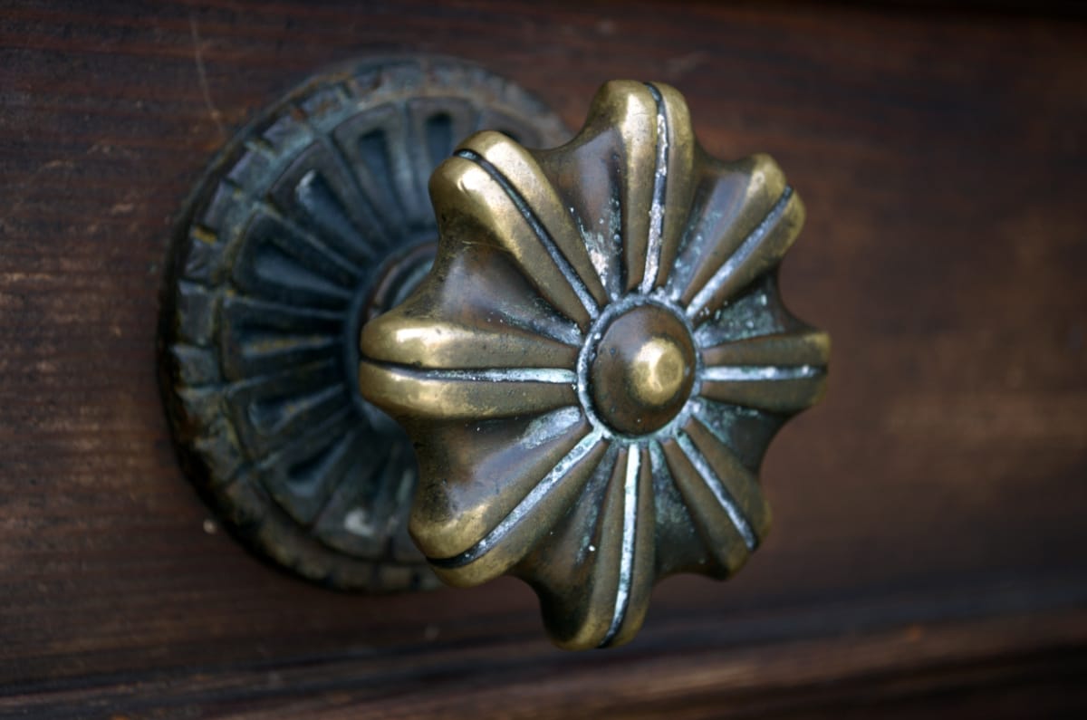 Antique Door Knob Identification, Value & Types (Expert Guide)