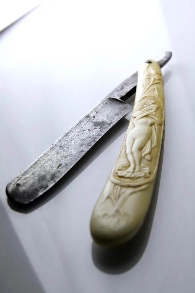 Vintage Straight Razors: Identification & Value Guide