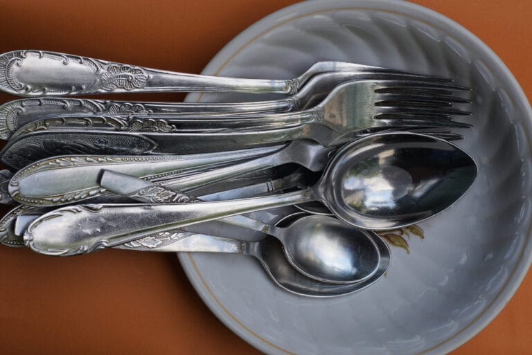 Vintage Flatware Patterns: Identification & Valuation Guide
