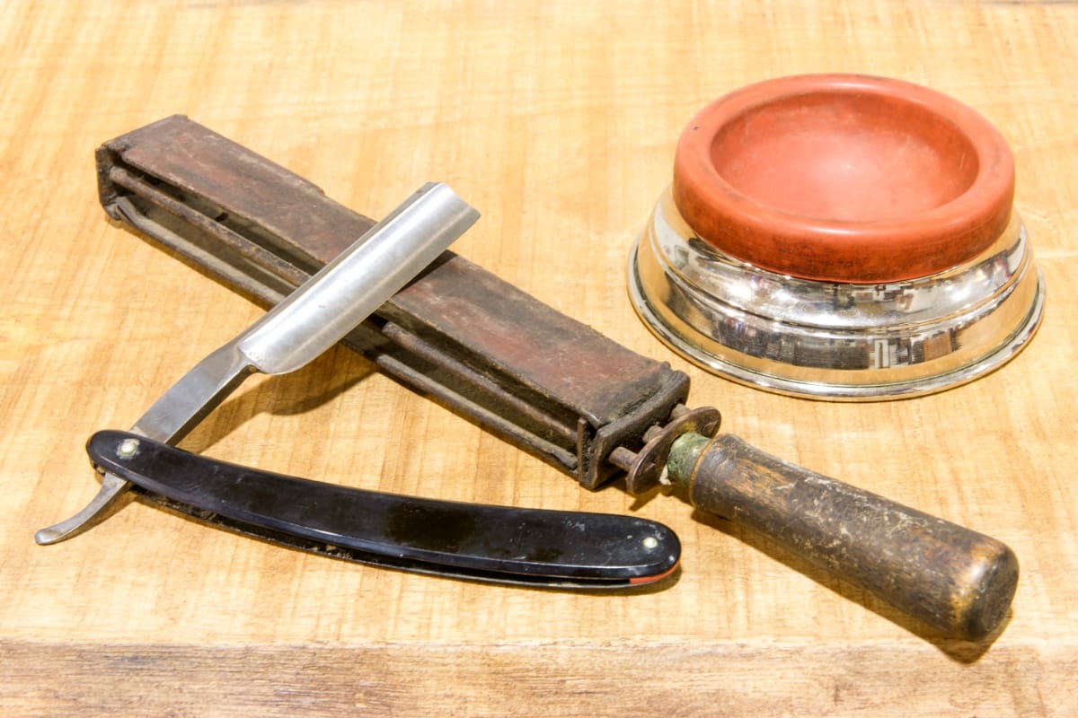 Vintage Straight Razors: Identification & Value Guide