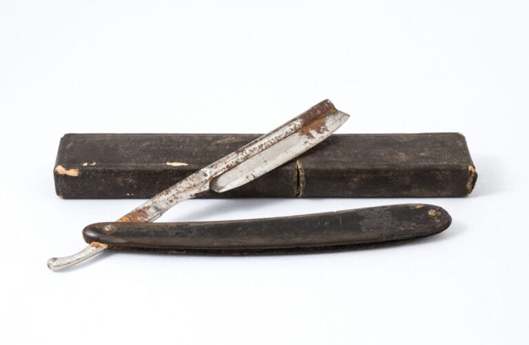 Vintage Straight Razors: Identification & Value Guide