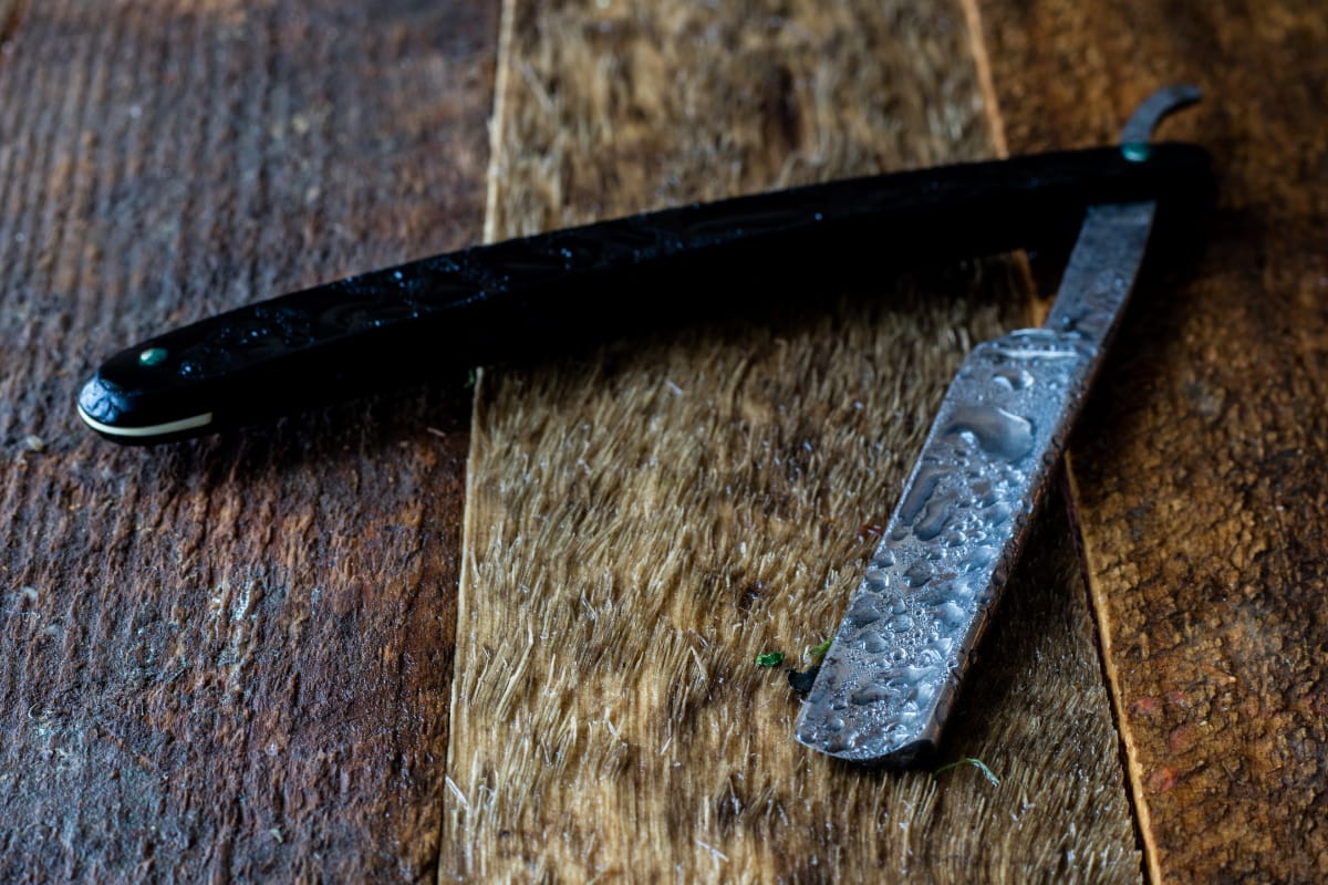 Vintage Straight Razors: Identification & Value Guide