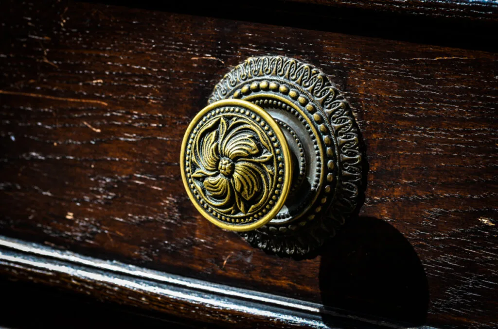 Antique Door Knob Identification, Value & Types (Expert Guide)