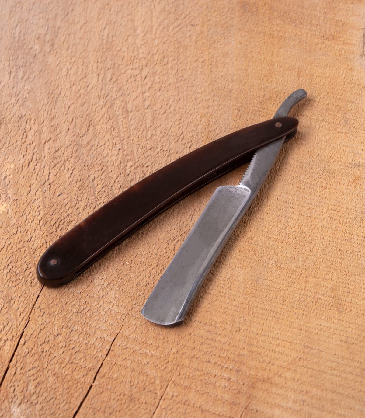 Vintage Straight Razors: Identification & Value Guide