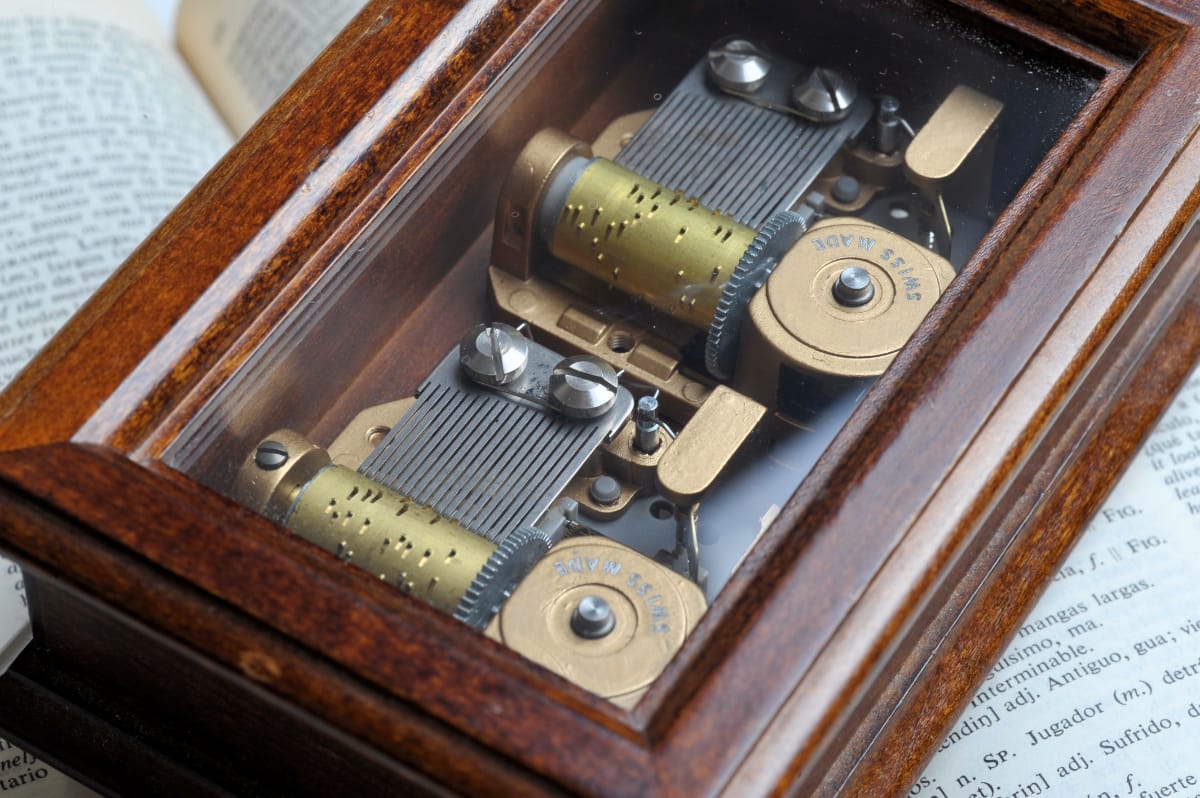 Vintage Reuge Music Box: Value & Identification Guide