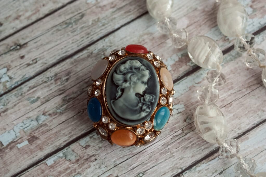 List of 15 Most Valuable Vintage Brooches Worth Money