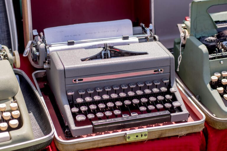 Antique Typewriter: Value & Identification Guide (With Types)