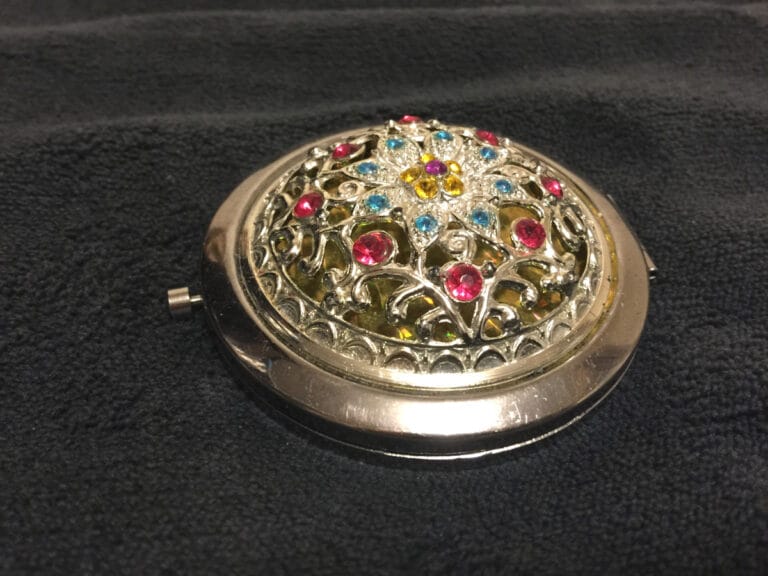Identifying Valuable Vintage Compact Mirrors (With 12 Rare Finds)